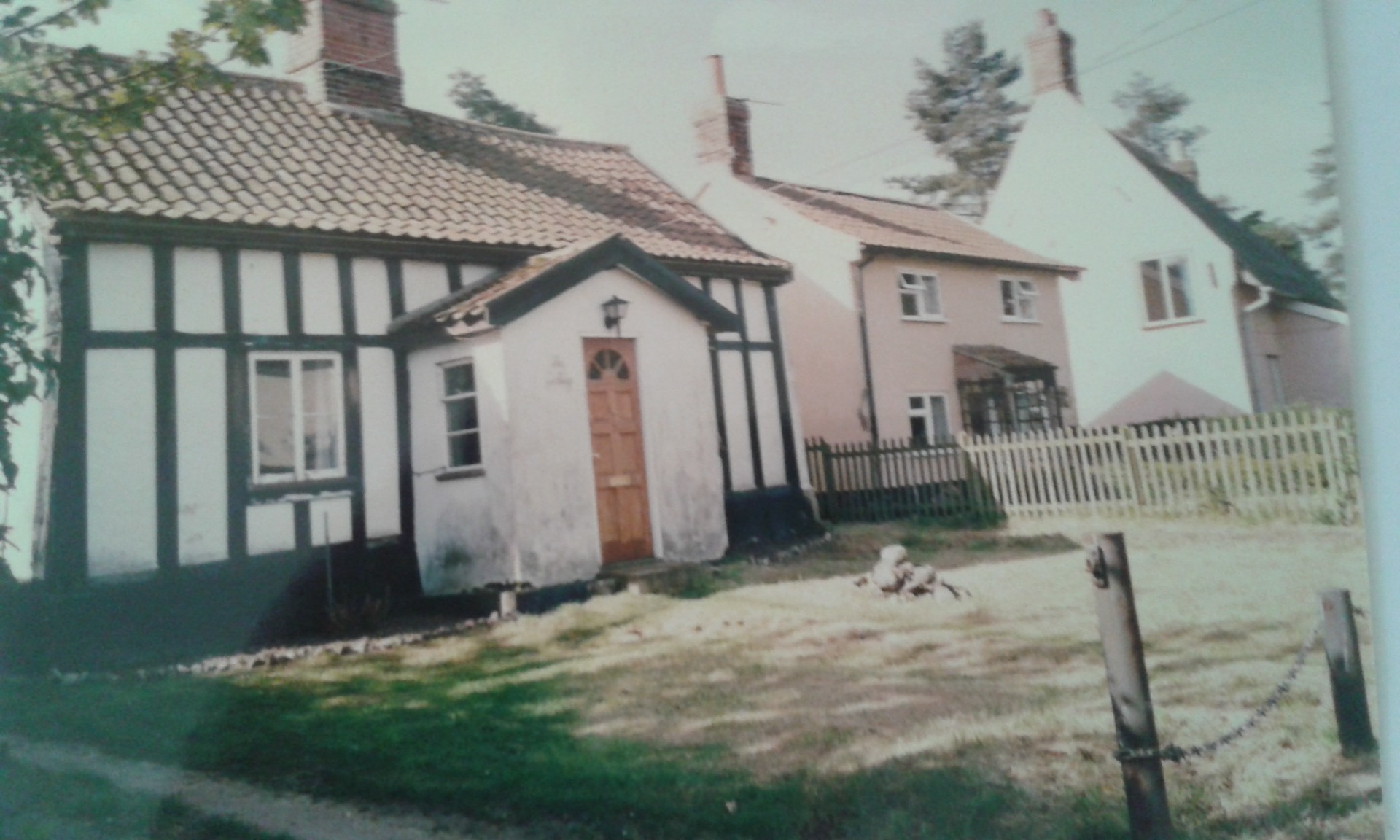 Poppy and Parson's Mere Cottages, Low Road :: Tasburgh History Group